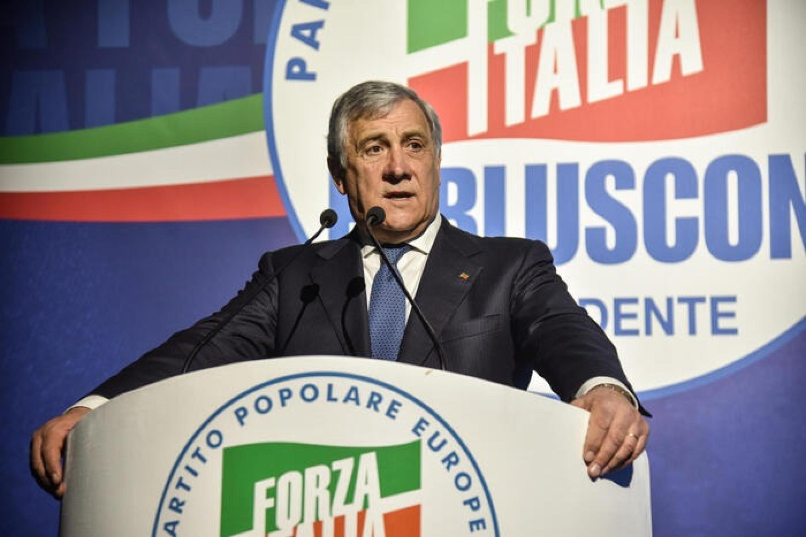 Forza Italia, Tajani è ufficialmente candidato alla guida del partito ...