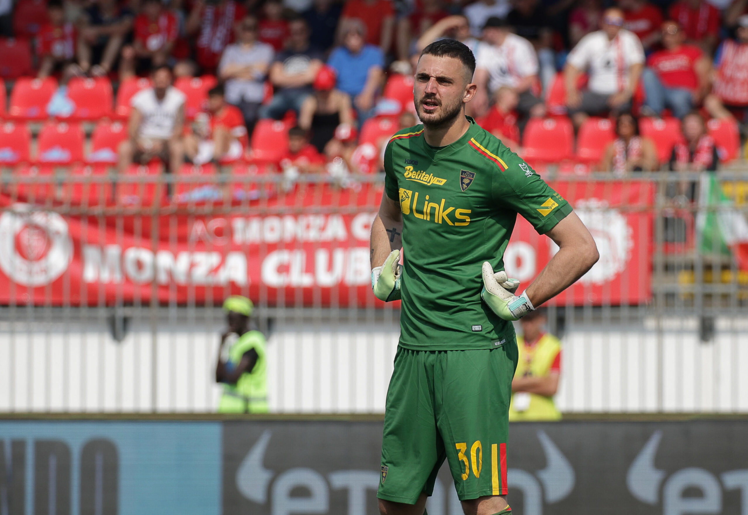 Falcone al Lecce "Ho assillato tutti per tornare, felice di essere qua"