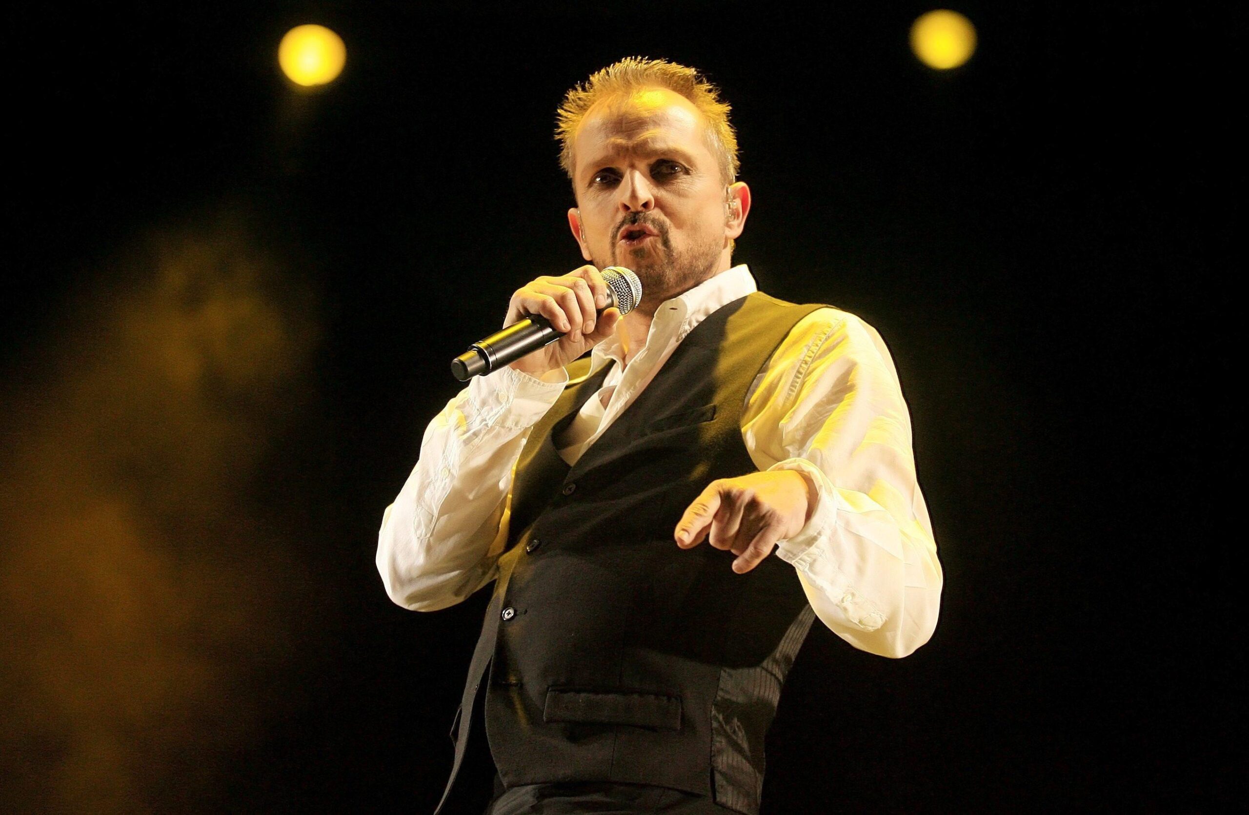 Miguel Bosé oggi rapina in casa, paura per il cantante a Città del Messico