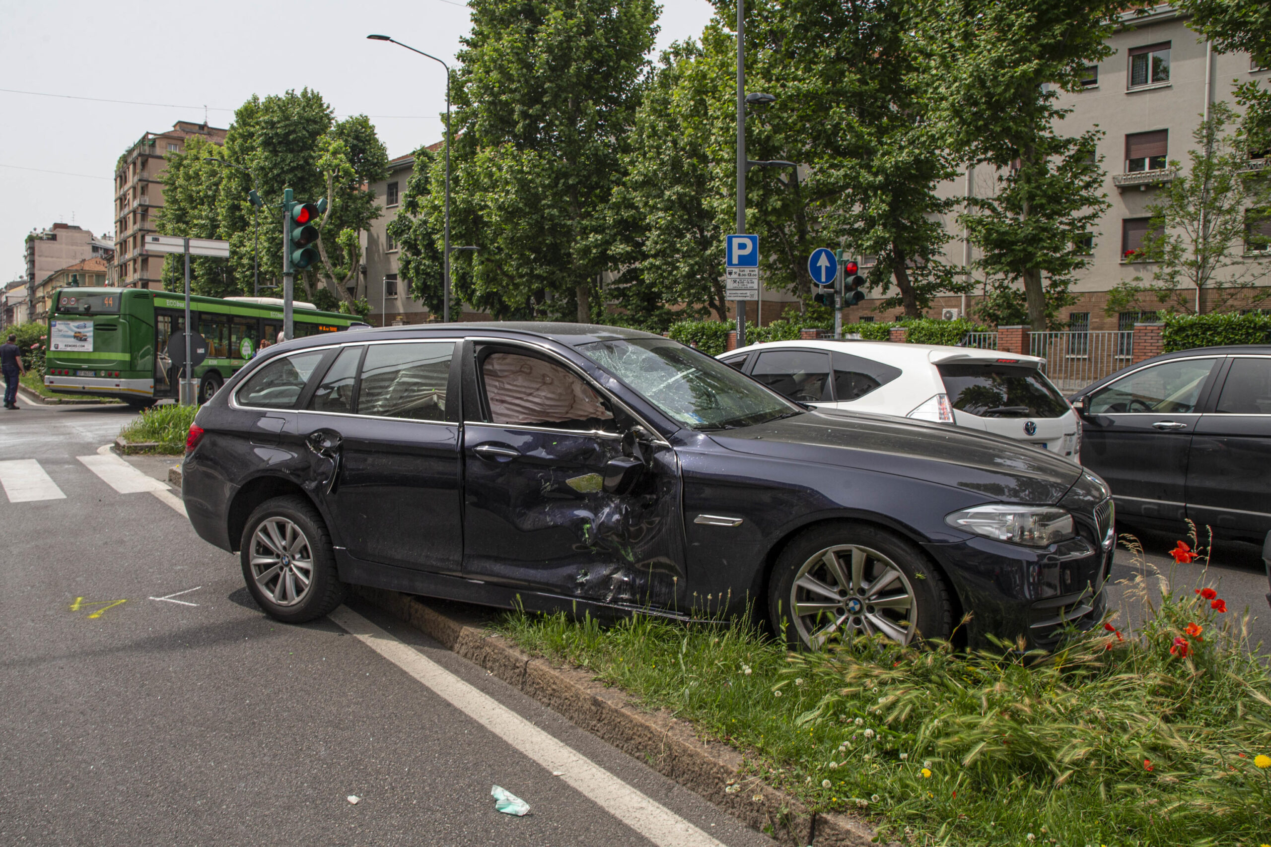 Mantova, incidente fra una moto ed un'auto: gravissimo un 18enne