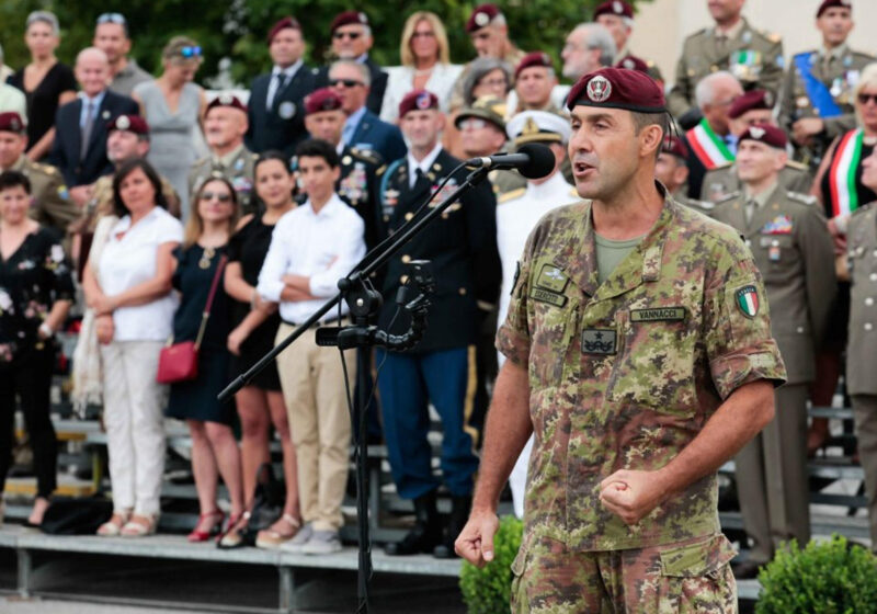 Il Generale Vannacci fa chiarezza: "Non sono stato destituito, ma ...