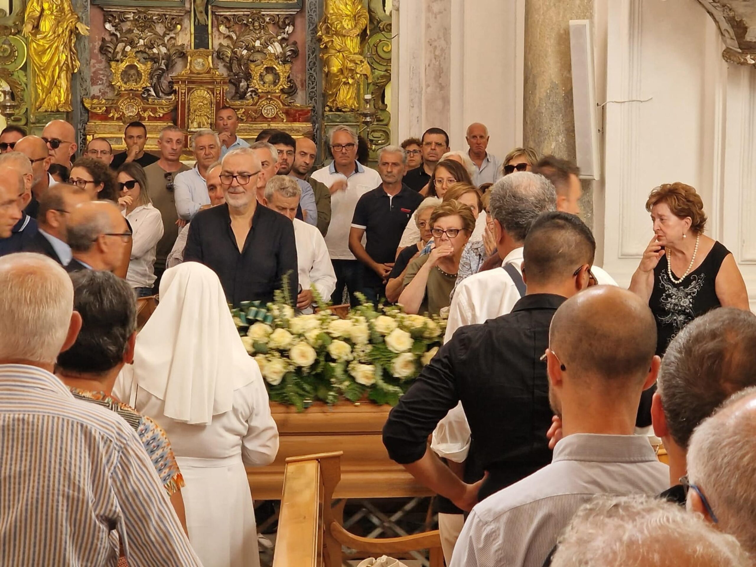 Funerali Marisa Leo a Salemi, folla di persone e lutto cittadino ...
