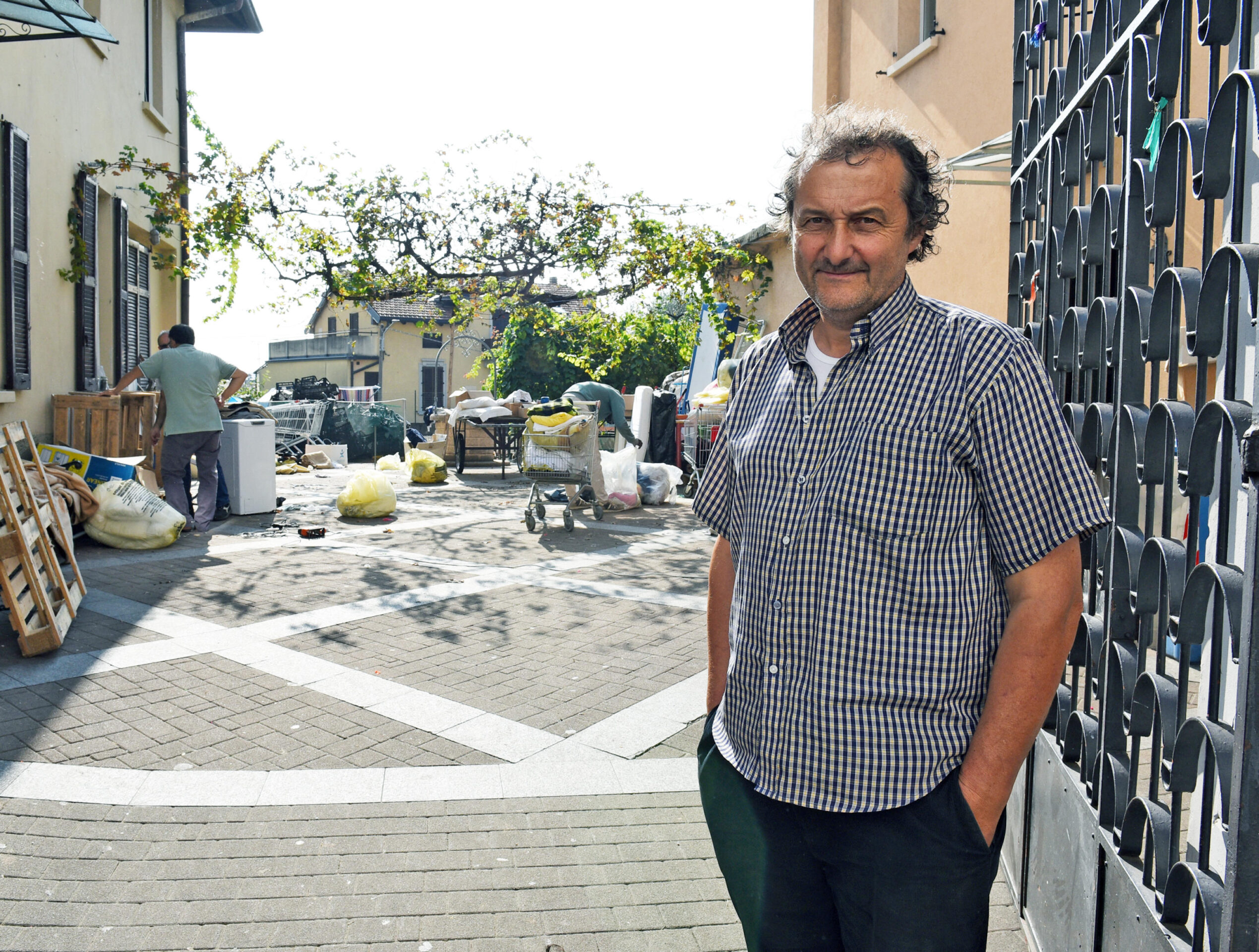 Don Giusto, il prete che a Como invita chi non ha una casa ad occup...