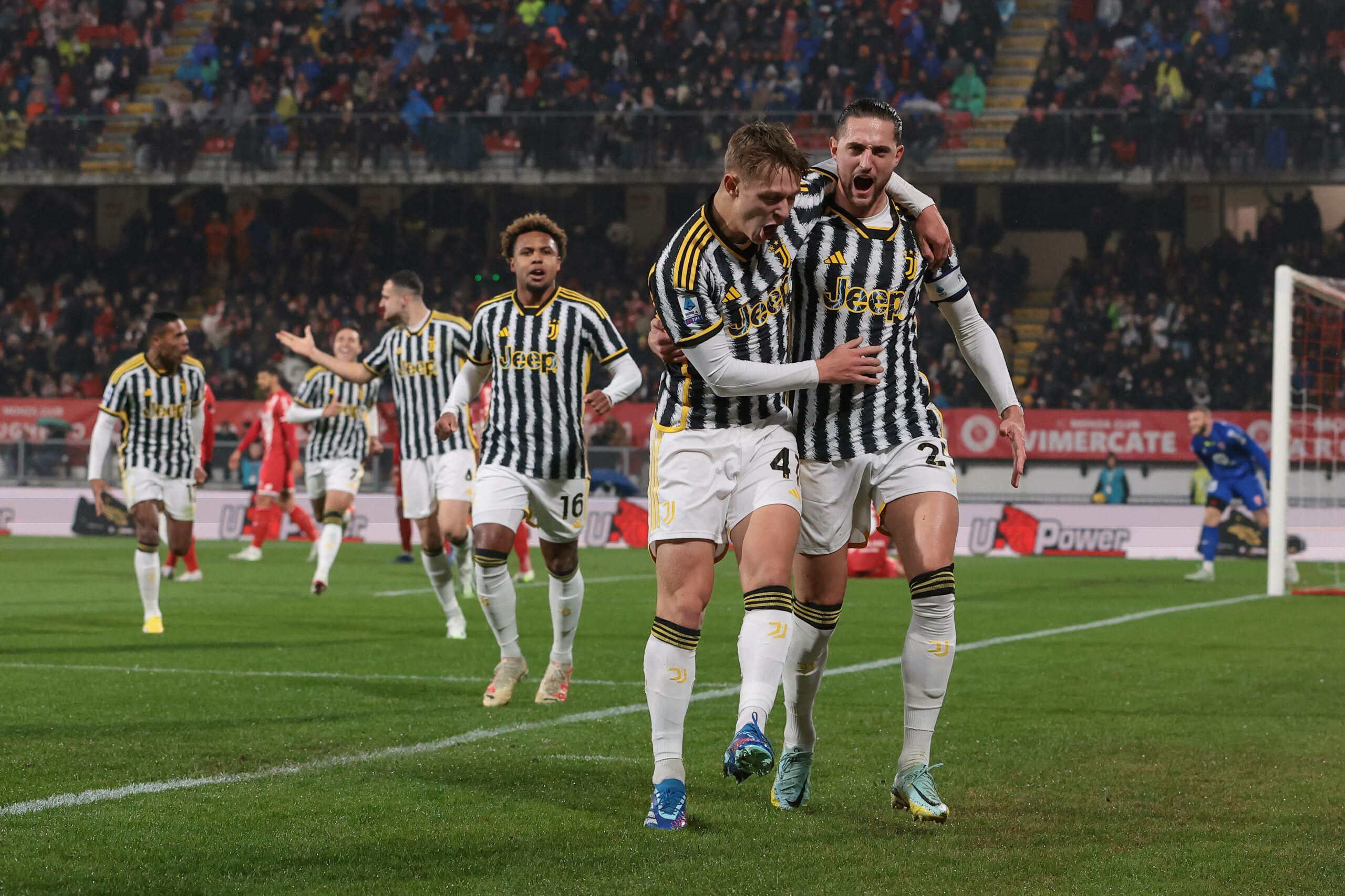 Monza-Juventus 1-2, Gatti-gol nel recupero: bianconeri in vetta. Cr ...