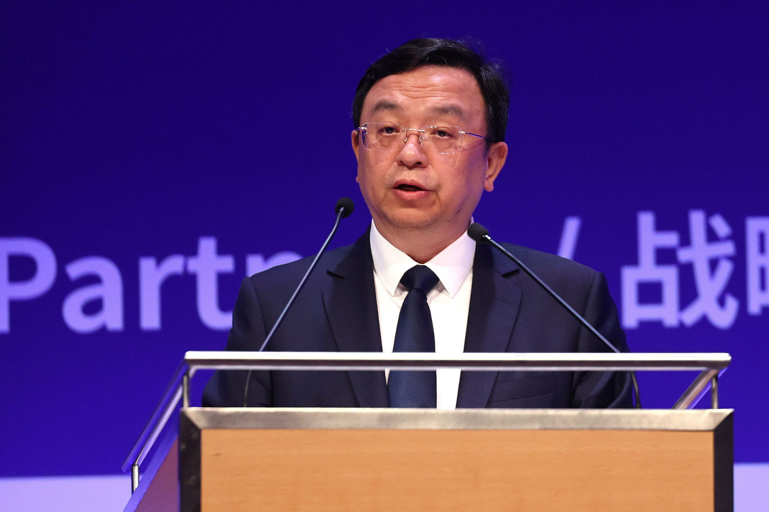 Chi è Wang Chuanfu: patrimonio, carriera, moglie e figli del fondatore ...