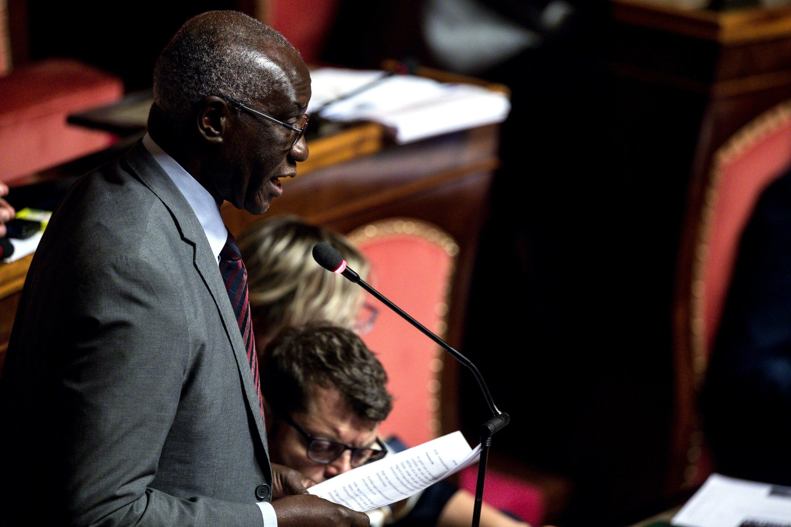 Chi è Toni Iwobi? Il primo senatore nero della Repubblica italiana ha ...