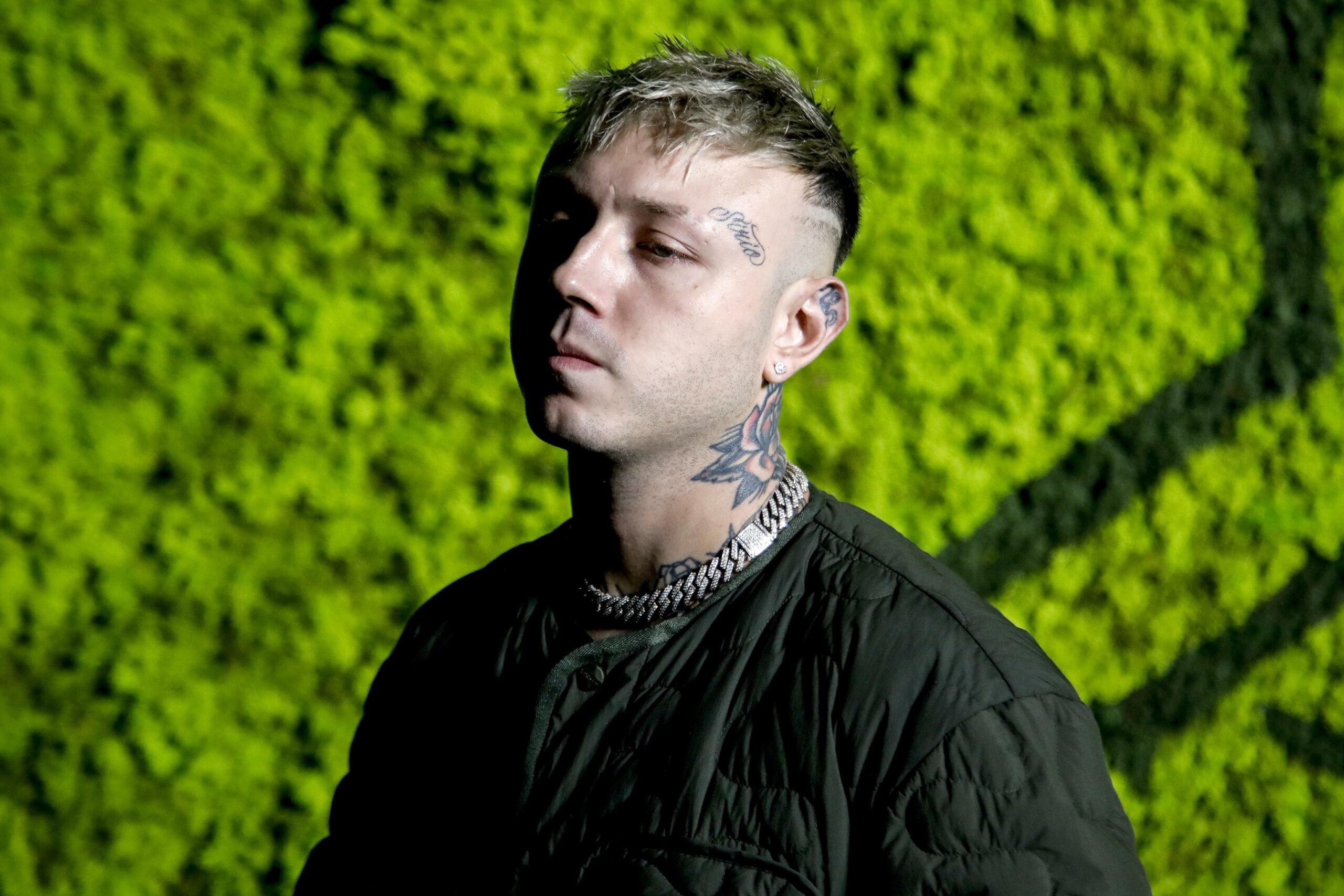 Lazza: età, altezza, fidanzata e dove vive il rapper