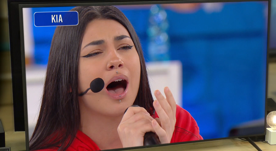 Chi è entrato ad "Amici" ieri 16 gennaio 2024? Ecco le due nuove allieve, sostitute di Mew e ...