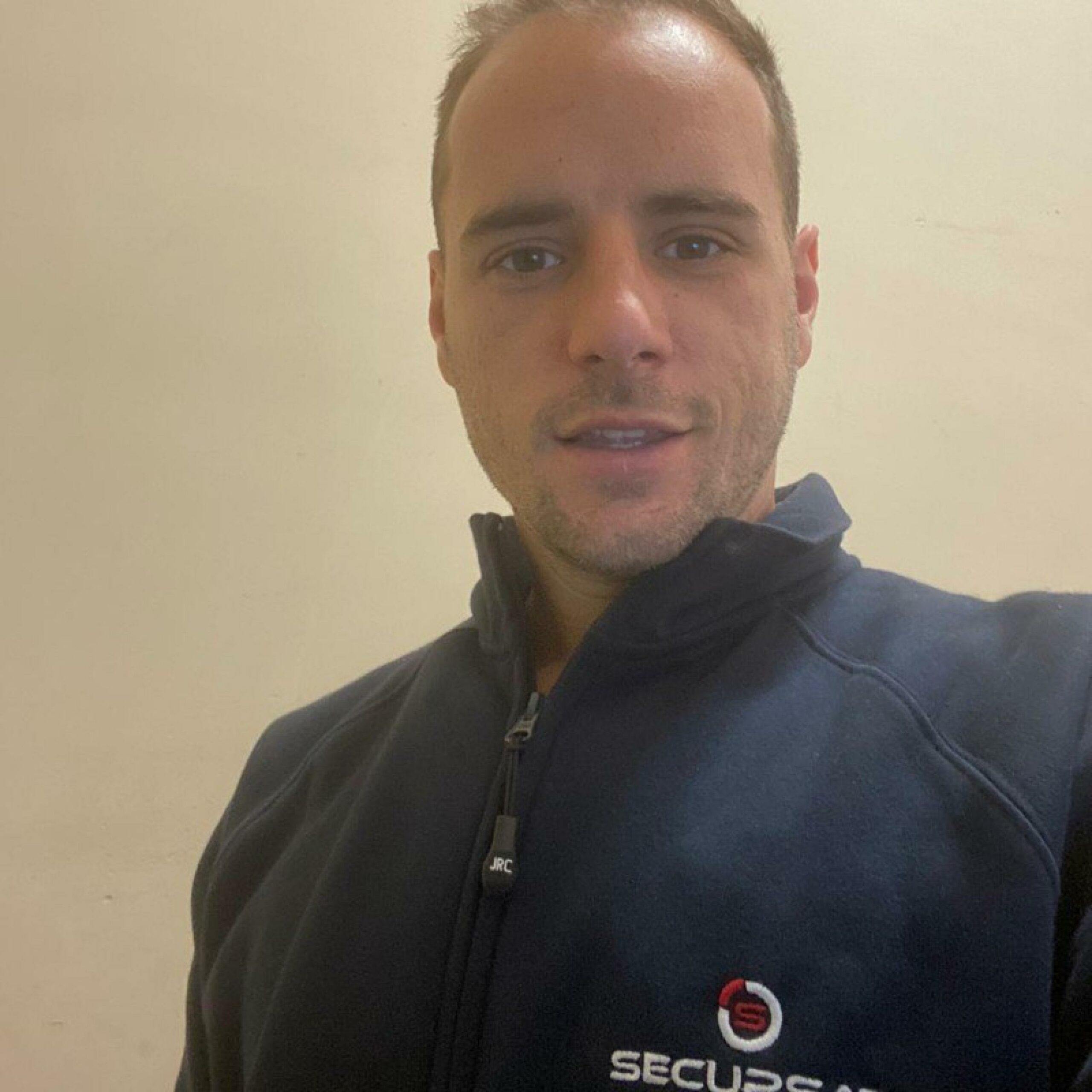 Chi è Luca Campana, il 31enne ferito dalla pistola di Pozzolo al ...