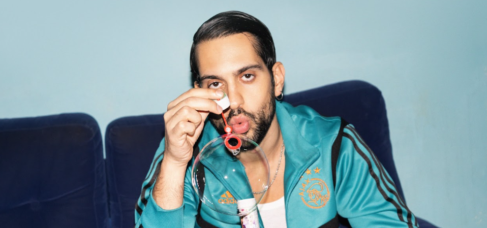 Mahmood dorme su TikTok: la diretta per annunciare "Nei letti degli ...