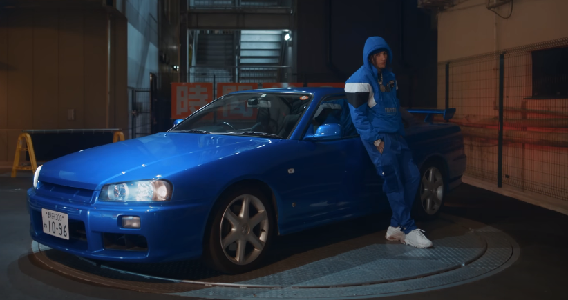 Milano, denunciato il trapper Rondo da Sosa: in auto senza targa e con ...