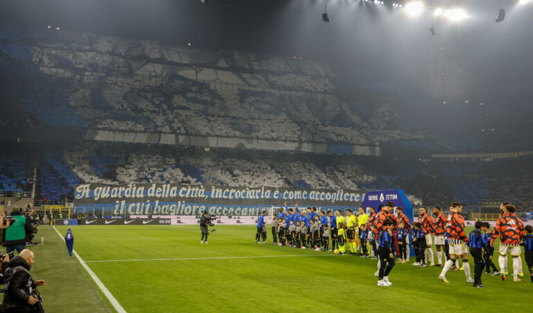 Inter-Juve, scontri dopo il match: bombe carta contro il pullman degli ...