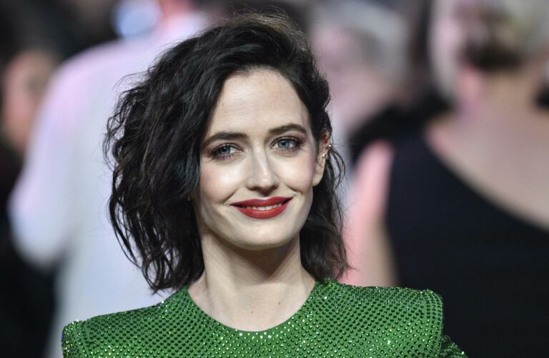 Eva Green: carriera, fidanzati e curiosità della protagonista de I tre ...