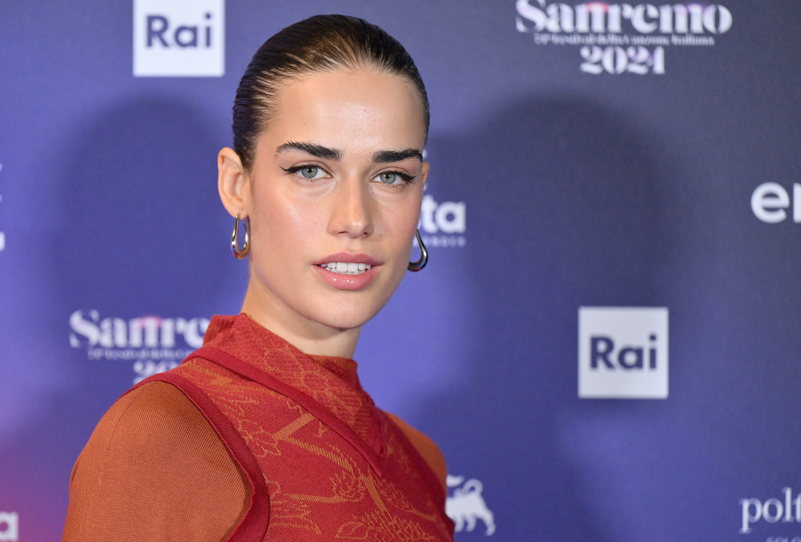Clara da "Mare Fuori" a Sanremo 2024 con “Diamanti Grezzi”: “Accettate ...
