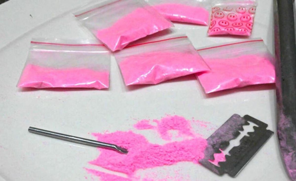 Cos'è la cocaina rosa e quali sono i pericoli di questa droga deleteria ...