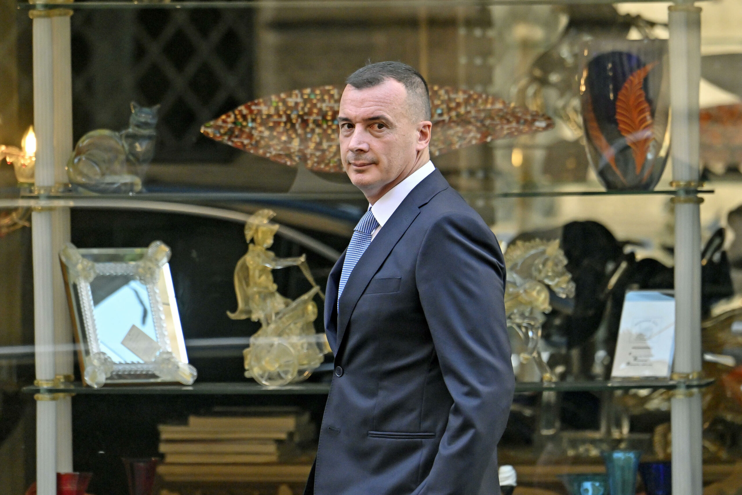 Rocco Casalino insultato dal re degli ambulanti di Roma: "Miserabile ...