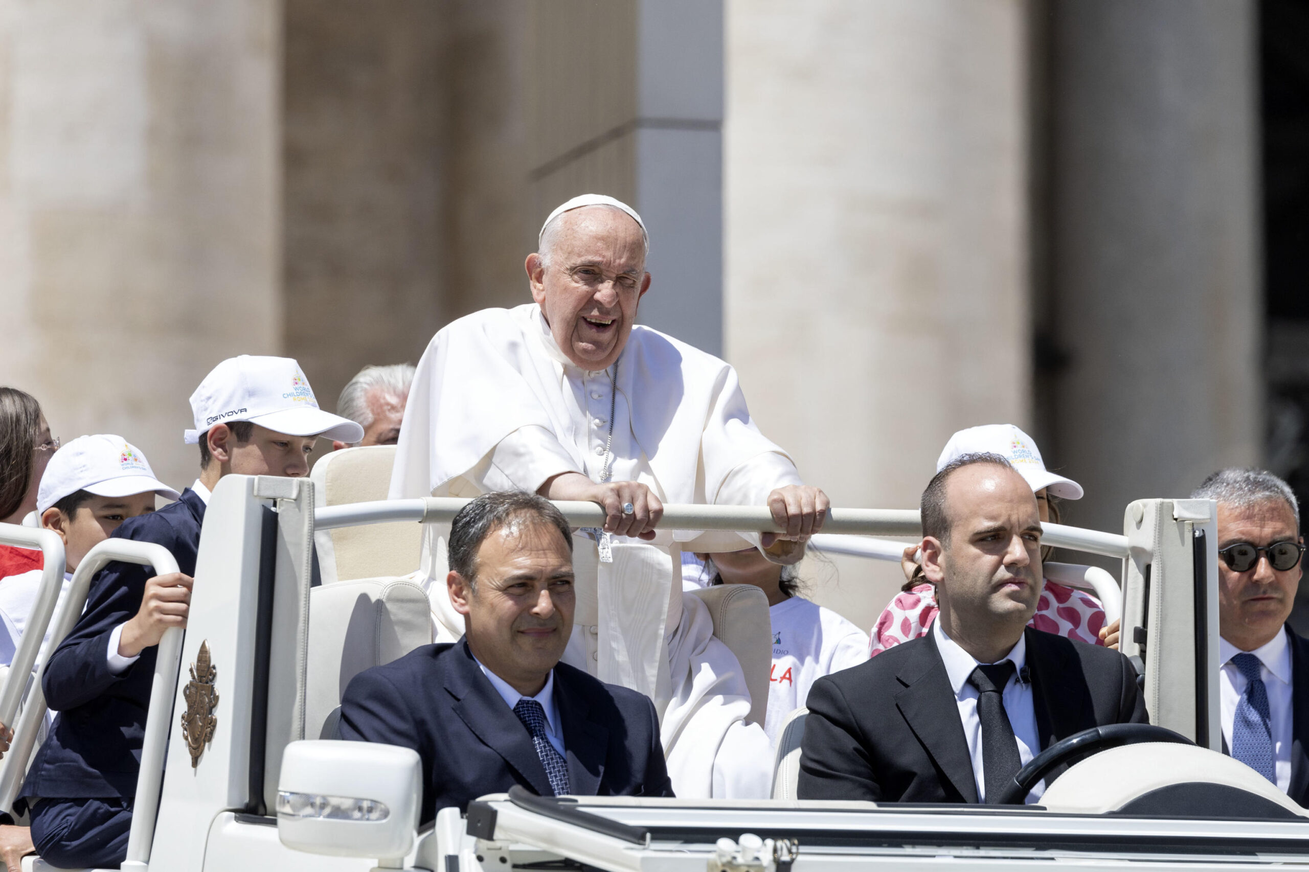 Papa Francesco: "C'è già troppa frociaggine nei seminari, no agli ...