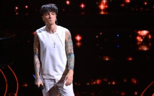 “Altrove”: testo e significato della nuova canzone di Ultimo