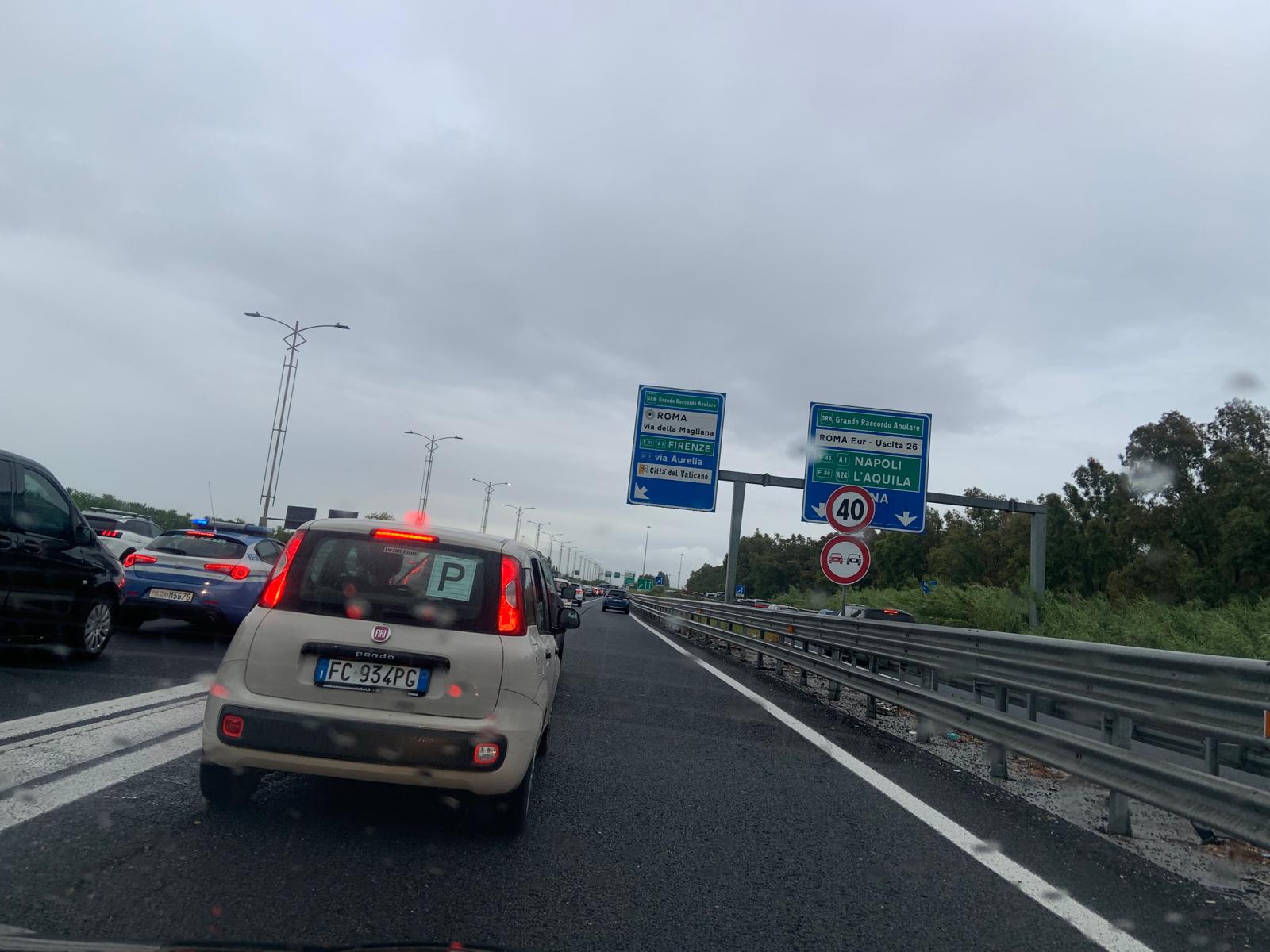 Incidente sull'autostrada Roma-Fiumicino: scontro tra due auto ...