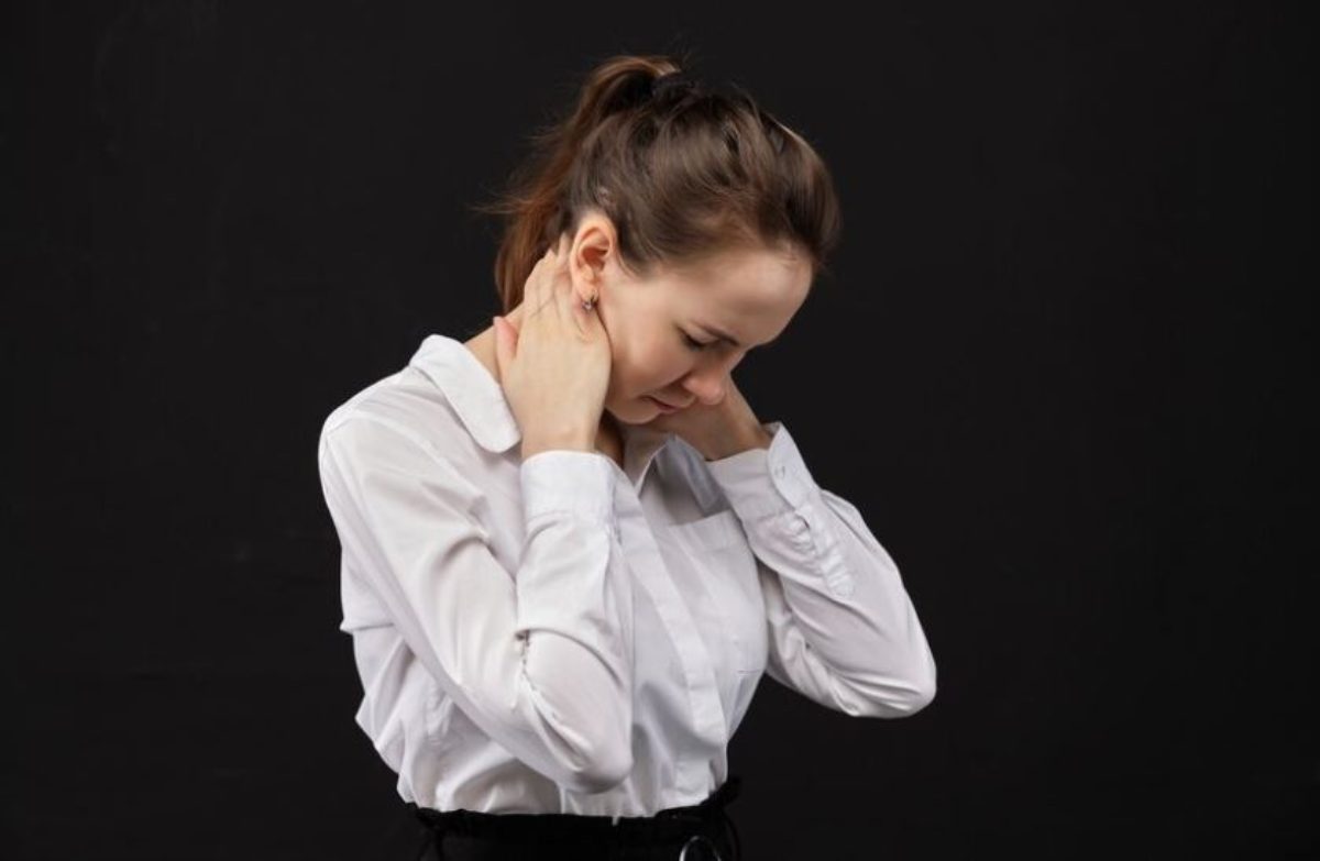 Cosa fare se si blocca improvvisamente il collo? Quali sono le cause e ...