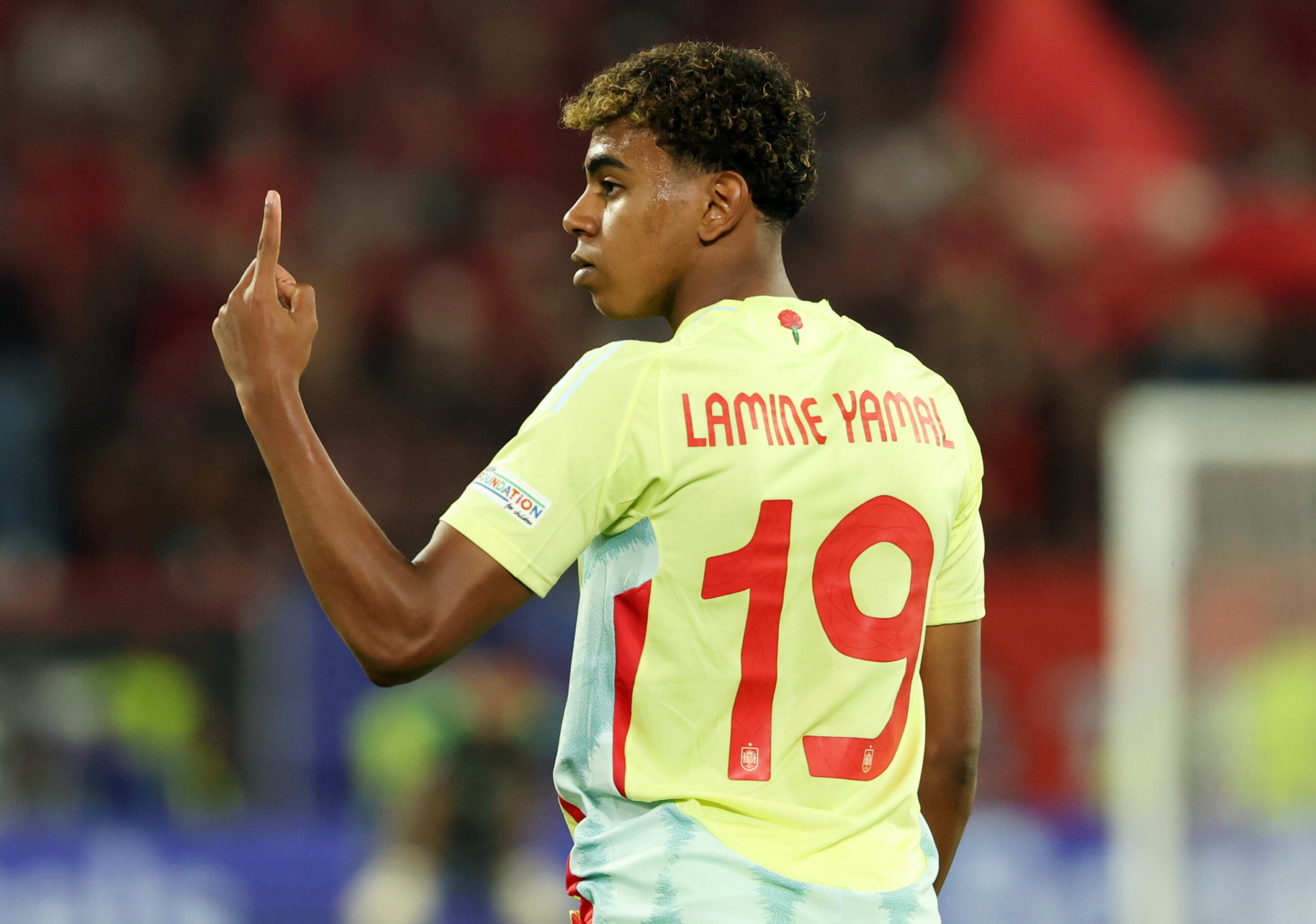 Yamal protagonista dentro e fuori dal campo: il calciatore costretto ...