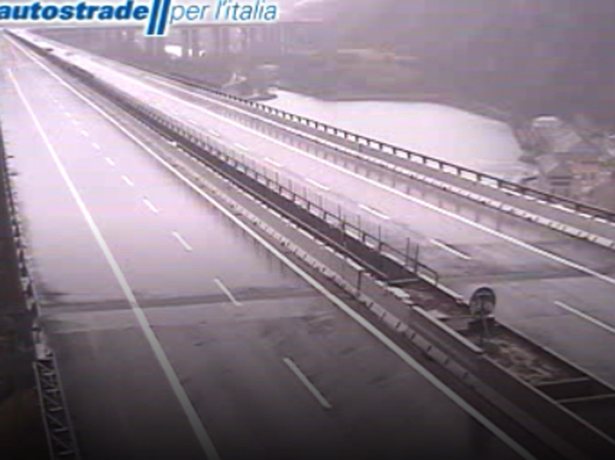 Treviso, incidente sul lavoro sull'A27 all'altezza di Fadalto: un tir ...