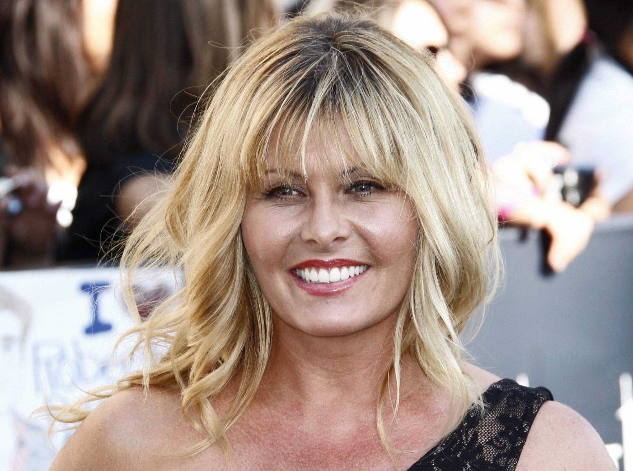 Chi è Nicole Eggert? Età, malattia, marito e figli dell'attrice ex ...