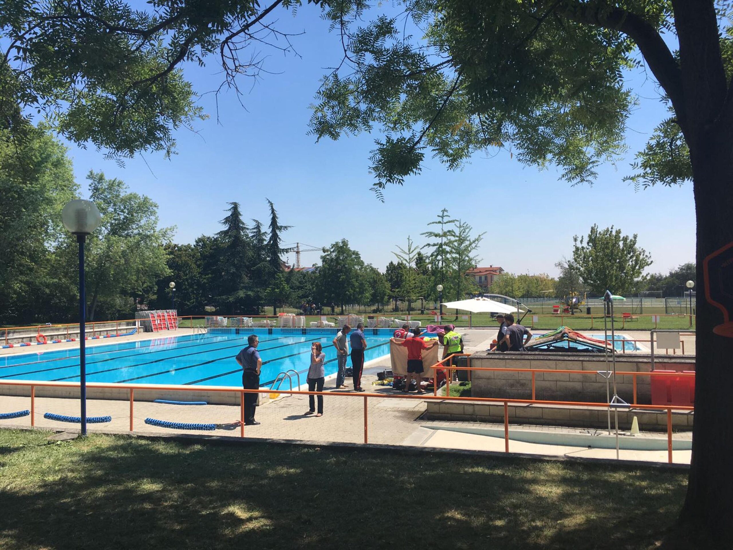 Chi è il bambino di 7 anni morto annegato nella piscina di un ...