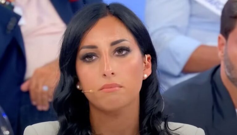 “Uomini e Donne”, riassunto della puntata di oggi 1 ottobre 2024, Maria su Francesca: "Si sente ...