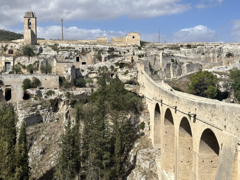 Ponte Acquedotto di Gravina, icona internazionale del cinema: è la vera ...