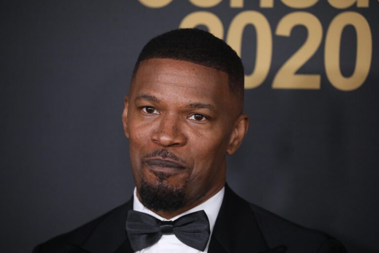 Jamie Foxx, incidente choc per l'attore: "Colpito da un bicchiere di vetro"